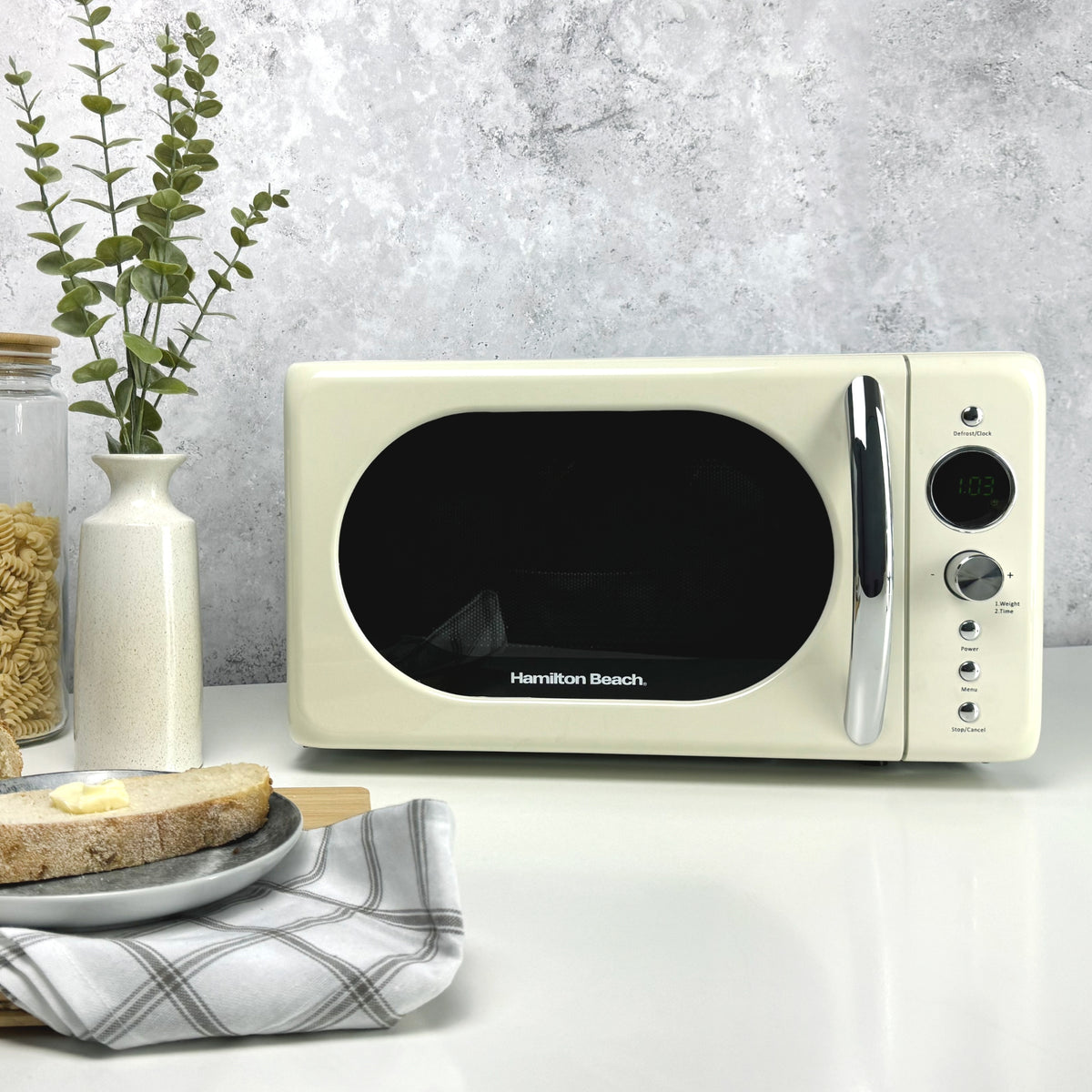 Microwaves | Compact to Family Size | Hamilton Beach UK